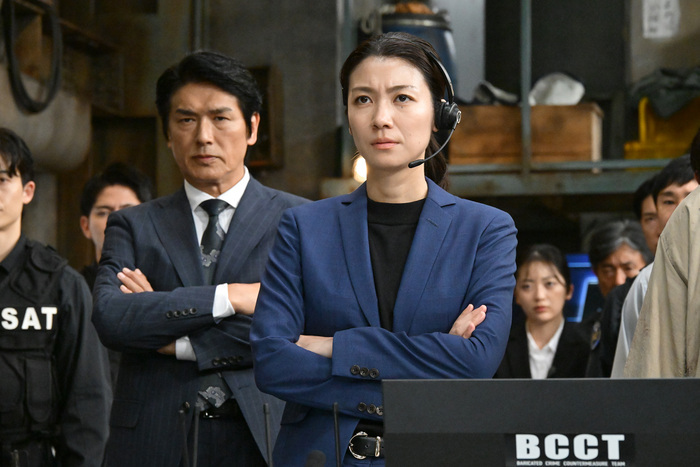 「放送局占拠」武装集団“妖”の2人が面を脱いだ！“天狗”役は芝大輔(モグライダー)・“がしゃどくろ”役は瞳水ひまり 公式サイトではお面を無料公開｜放送局占拠｜日本テレビ