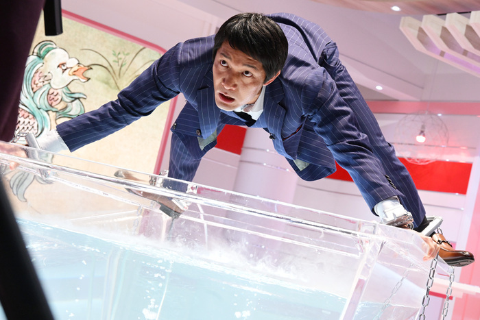 「放送局占拠」武装集団“妖”の2人が面を脱いだ！“天狗”役は芝大輔(モグライダー)・“がしゃどくろ”役は瞳水ひまり 公式サイトではお面を無料公開｜放送局占拠｜日本テレビ