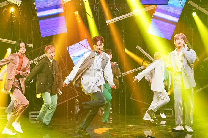 JO1 ライヴでは、尊敬するTRFの楽曲『Overnight Sensation 〜時代はあなたに委ねてる〜』と『With Us』を披露｜MUSIC BLOOD｜日本テレビ