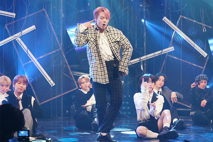 JO1 ライヴでは、尊敬するTRFの楽曲『Overnight Sensation 〜時代はあなたに委ねてる〜』と『With Us』を披露｜MUSIC BLOOD｜日本テレビ