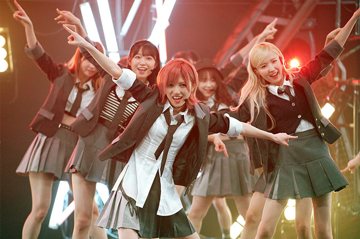 「AKB48」BLOOD SONGはAKB48の人気曲『RIVER』と新曲『根も葉もRumor』の2曲を披露｜MUSIC BLOOD｜日本テレビ