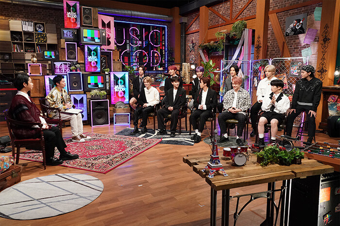 JO1 ライヴでは、尊敬するTRFの楽曲『Overnight Sensation 〜時代はあなたに委ねてる〜』と『With Us』を披露｜MUSIC BLOOD｜日本テレビ