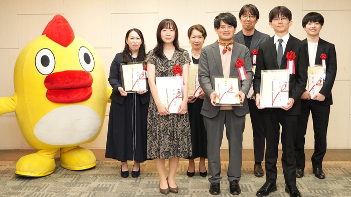 「日テレ シナリオライターコンテスト2024」受賞者発表！昨年度の大賞作品「217円の絵」の映像化も決定｜日テレTOPICS｜日本テレビ